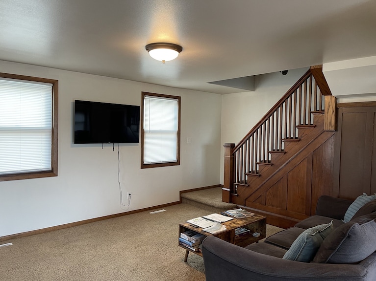East River Retreat, Waterfront+ Fire Pit+pet Friendly - Two Rivers, WI