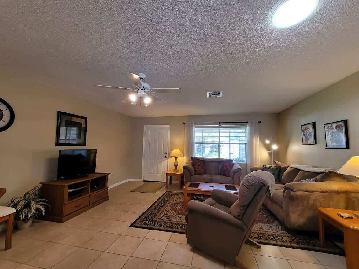 Kingbed W/cart - Lake Harris, FL