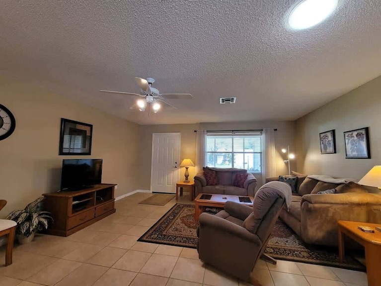 Kingbed W/cart - Lake Harris, FL