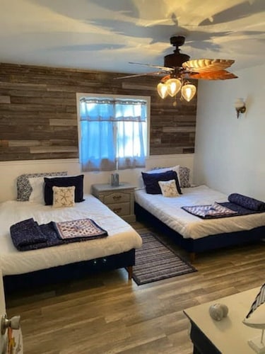 Dona's Cozy River Home - Kankakee, IL