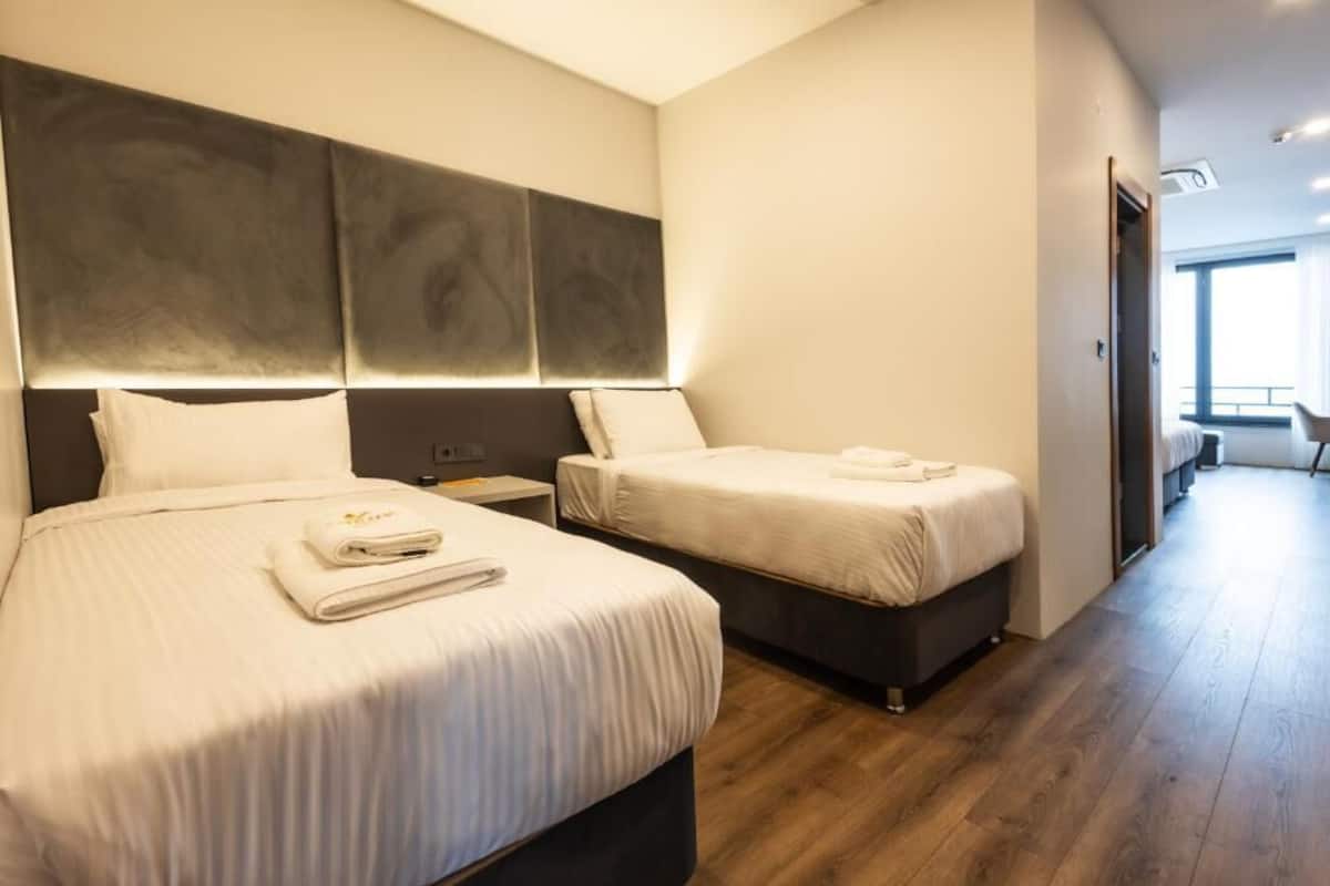 Quarto com design assinado | Roupas de cama premium, edredons de pluma, frigobar, cofres nos quartos