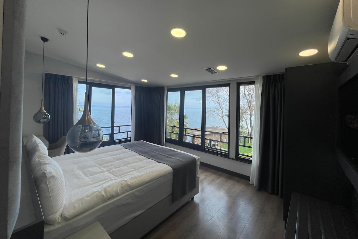 Quarto clássico | Roupas de cama premium, edredons de pluma, frigobar, cofres nos quartos