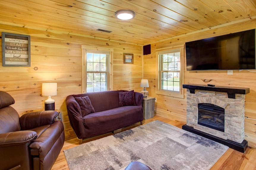 A Modern Rustic Chalet With Hot Tub! Near Hershey, Pa - Pennsylvania