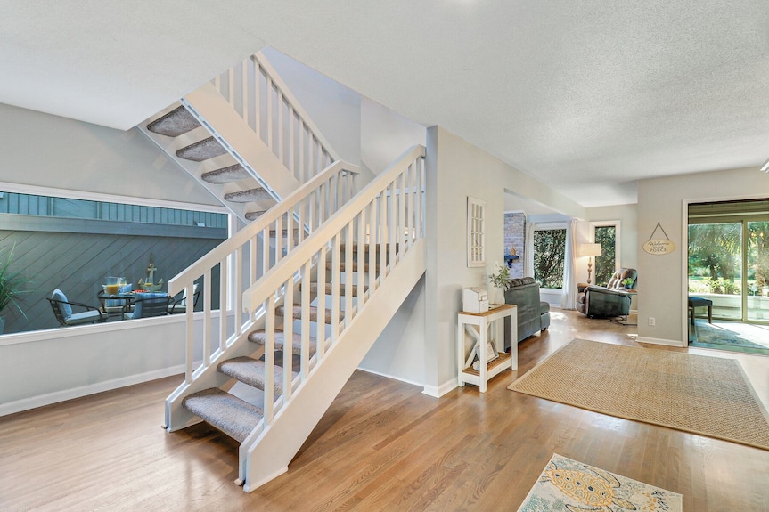 Stunning Pet Friendly Home, Centrally Located, Great Golf Course Views! - Hilton Head Island, SC