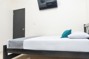 Quarto triplo standard | Roupas de cama antialérgicas, Wi-Fi de cortesia, roupa de cama