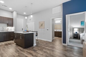 Apartamento executivo, 2 quartos | Cozinha privada | Geladeira grande, fogão, lava-louças, torradeira