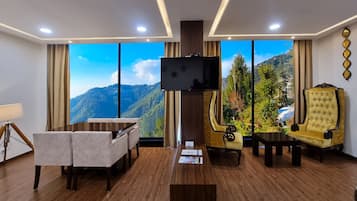 Suite Executiva, 1 cama king-size e sofá-cama, não fumadores, vista para a montanha (with Sofabed) | Vista para o vale