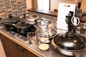 Geladeira, micro-ondas, fogão, cooktop