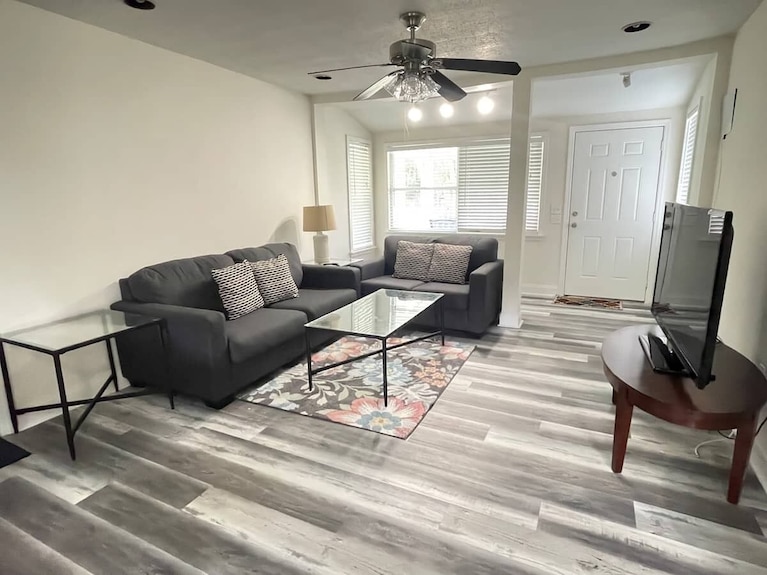 3 Bedroom House In A Quiet Neighborhood - 克里斯默斯