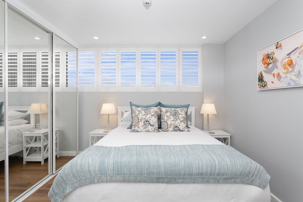 Modern Manly Apartment With Stunning Views, Pool - Dee Why Beach, New South Wales