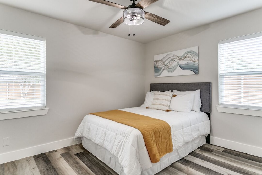 Stunning Modern Contemporary4br Home Near Galleria - Farmers Branch, TX