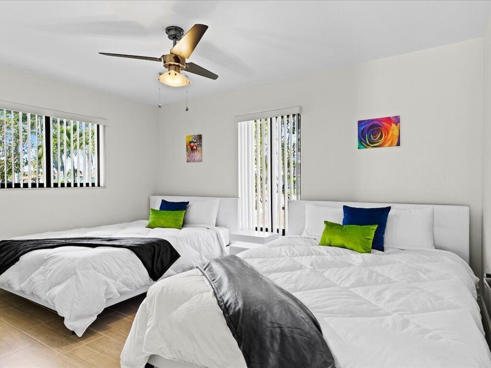 Prestigious Location, Updated Home, Beautiful Waterview - Villa Coconut Canal - Roelens Vacations - Fort Myers, FL
