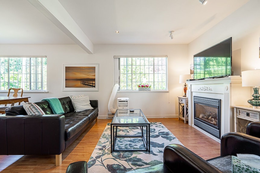 Tsawwassen Lovely Private Coach House - Walk To Shopping, Beach And Restaurants. - Point Roberts, WA