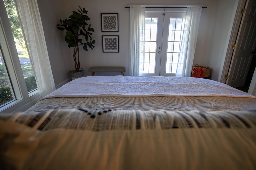 Spacious Laurel Home Near Historic District - Laurel