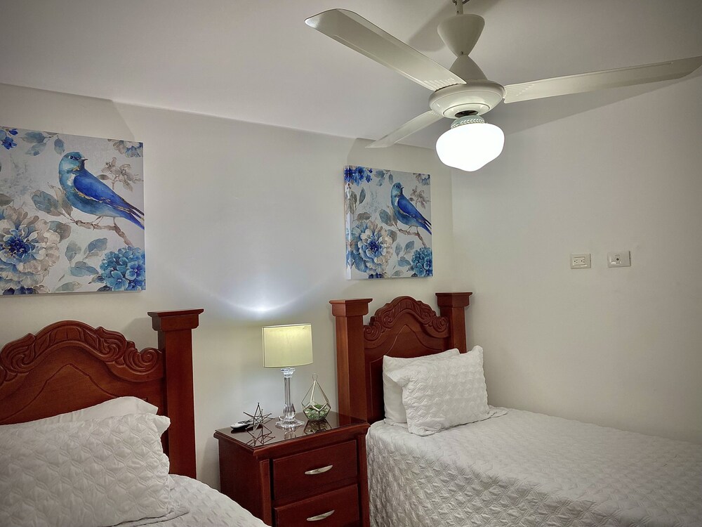 Modern Apt Newly Furnished With Wifi/pool/gym! - República Dominicana