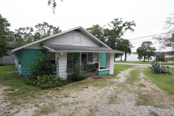 Bee Our Guest: Eph, Close To Downtown And Beach! - Pensacola, FL