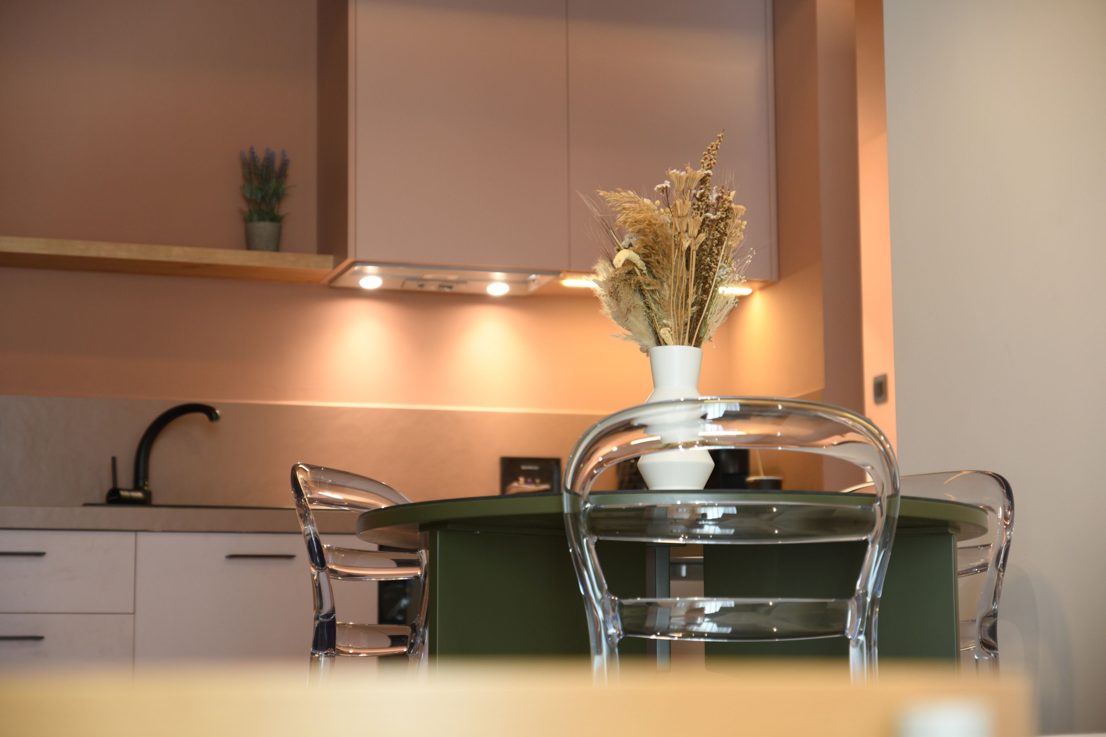 Apartamento de Luxo | Cozinha privada | Um frigorífico, um micro-ondas, um forno, uma placa de cozinha 