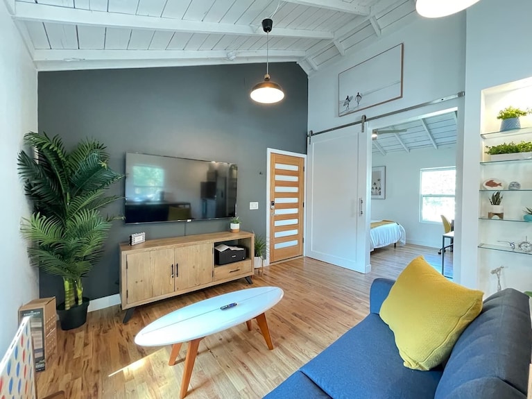 10minairport65"smart Tvself Check-in5mindtsaw/d - Santa Ana, CA