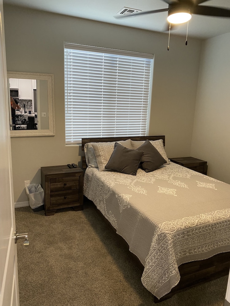 Brand New Home, 55 Ft Garage. 3 Bedrooms, Sleeps 10. 18ft High Garage Door. - Lake Havasu City, AZ