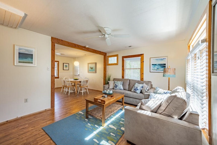 Charming Beach Cottage, 2 Min. Walk To The Ocean! Pet Friendly. - Outer Banks, NC