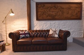 Casa de campo conforto | Área de estar | Smart TV 28 polegadas com canais digitais, TV