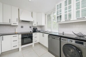 Vila clássica | Cozinha privada | Geladeira, micro-ondas, chaleira elétrica, torradeira