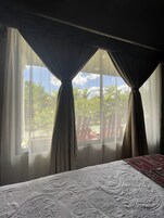 Minibar, secretária adequada para computadores portáteis, Wi-fi grátis 