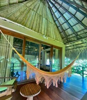 Quarto luxo | Cofres nos quartos, Wi-Fi de cortesia, roupa de cama