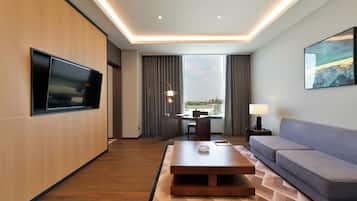 Cofre no quarto, secretária