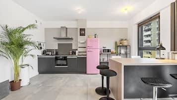 Apartamento conforto | Cozinha privada | Geladeira, micro-ondas, fogão, cooktop