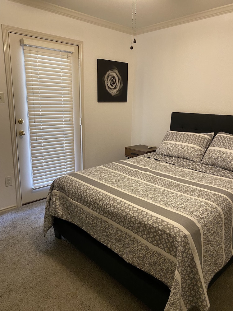 Cheerful 4 Bedroom Private Home - Buda, TX