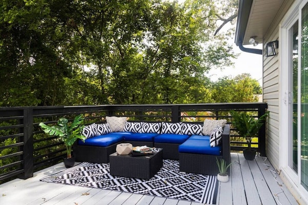 Knox Retreat ~ Cozy Home W/ Outdoor Entertainment - 布萊恩