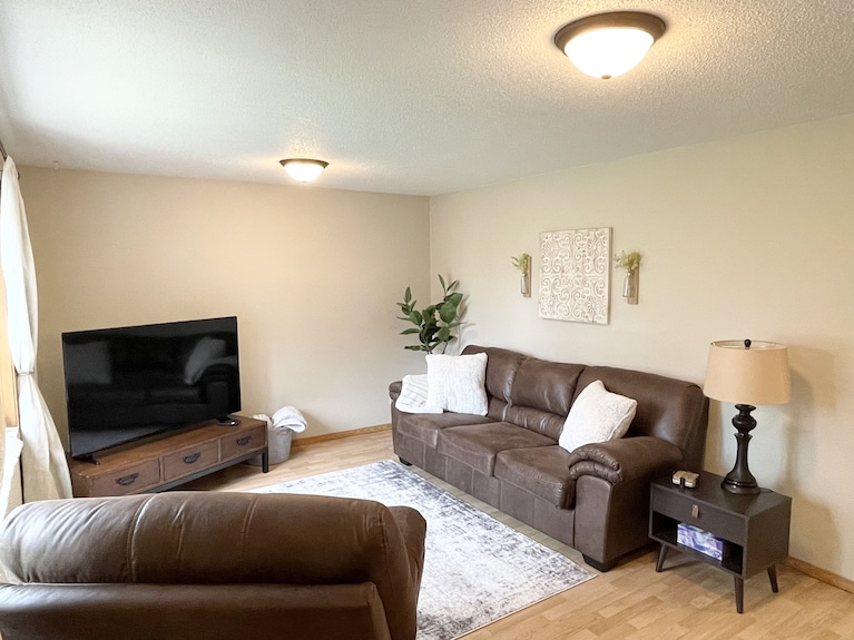 Spacious Stay -4br/3bath, Main Floor Living, King Bed, Recliner 3 Blocks To Mayo - Minnesota