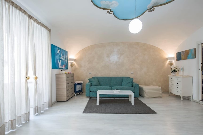 House In An Old Building In Sorrento But With A Separate Entrance To The Building - Sorrento