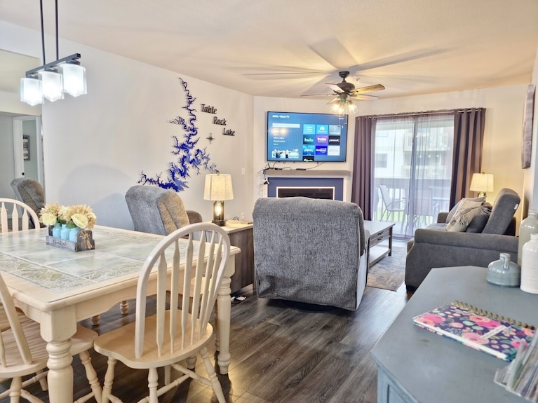 1 Dog Ok~ Pools/hot Tub~bar-2 Kings~modern Decor - Table Rock Lake