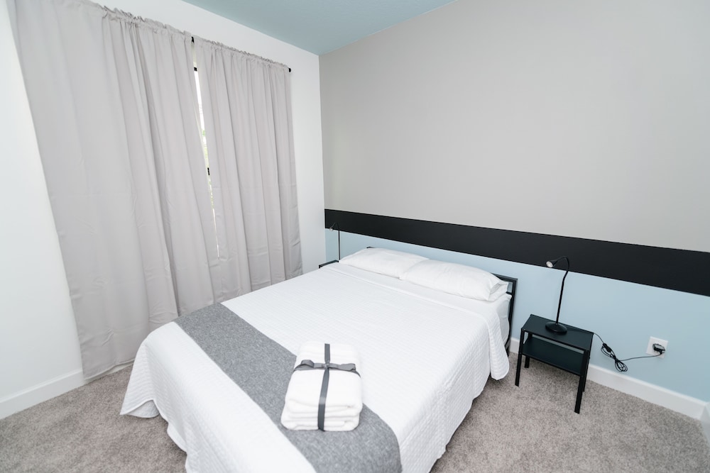 Master King Suite, Hot Tub, Pool, Gym+ Billiards - Davenport, FL