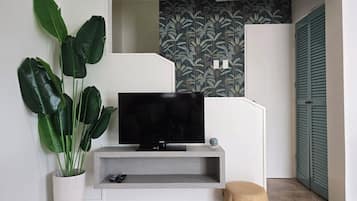 Dúplex, 1 cama king-size e sofá-cama | Televisão