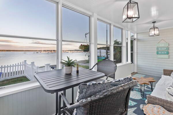 Oceanfront Apartment In New England Victorian-1 Bedroom Plus Office - Warwick, RI