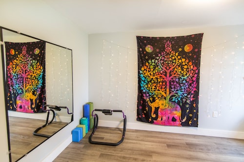 Cozy Home With Hot Tub, Riverside Hikes, Fire Pit, Game Room, Yoga Room & More! - Nova Scotia