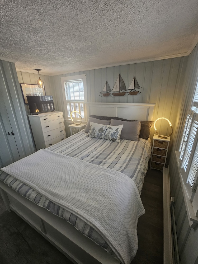 Charming Cottage Steps To Pine Point Bch - 1 Mile Oob Outside Scarborough W/ Ac - Scarborough, ME