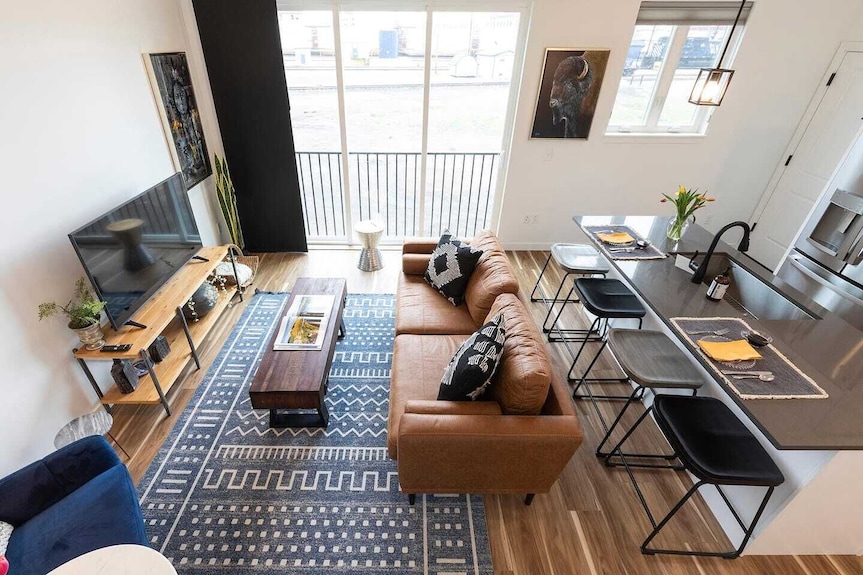 Modern Upper Level 2 Story Loft - Walk To Downtown Missoula - Montana