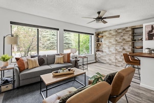 Estúdio | Área de estar | TV 32 polegadas com canais a cabo, Netflix, serviços de streaming