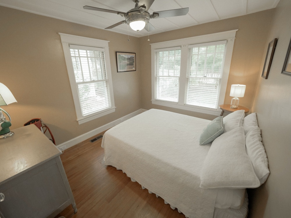 Beautiful 1920's Craftsman-downtown Southern Pines - Southern Pines, NC
