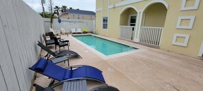 Apartamento em Condomínio Fechado, 2 quartos | Piscina | Piscina exterior