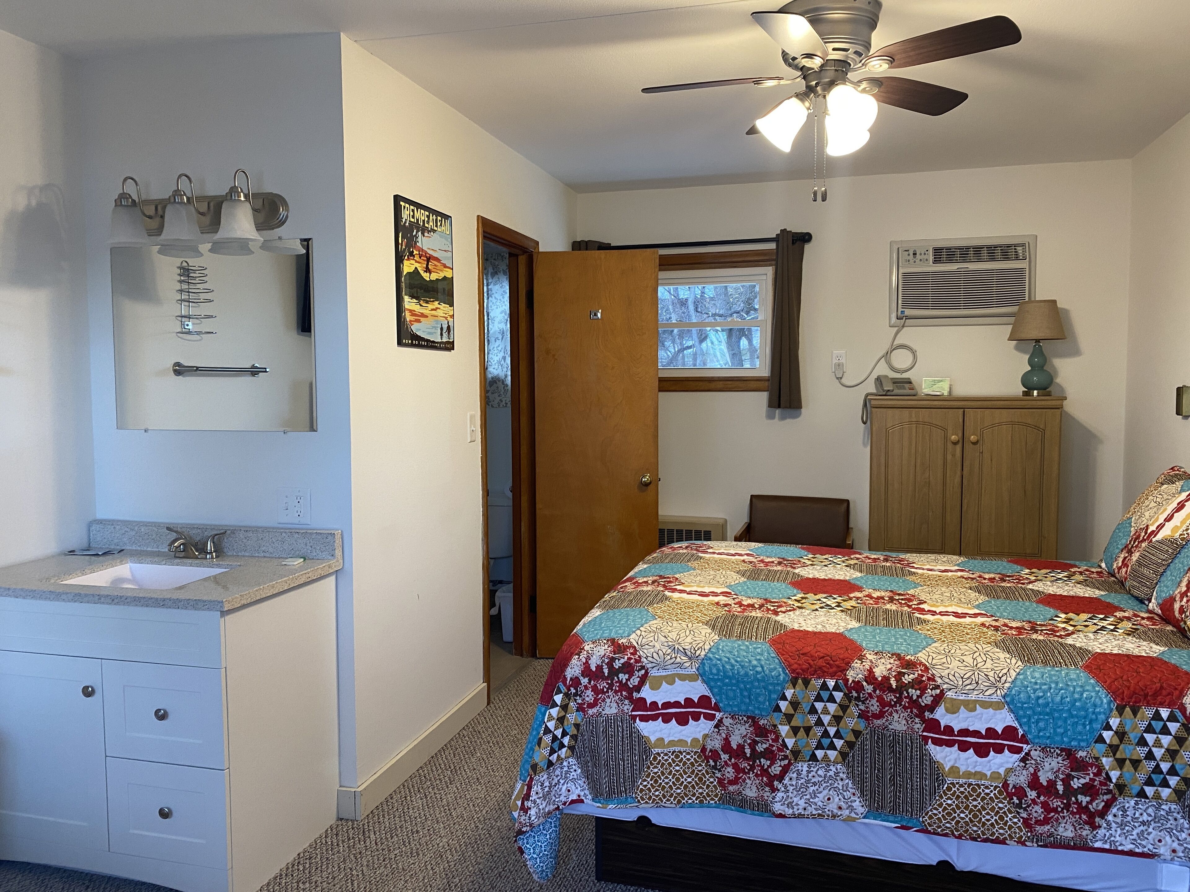 Quartos insonorizados, ferro/tábua de engomar, Wi-fi grátis 