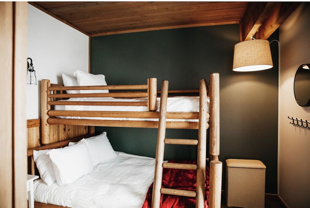 The Tree Fort At Big White; 2bd\/1b Sleeps 4-8, Stunning Views, Hot Tub & Sauna - Big White Ski Resort, BC
