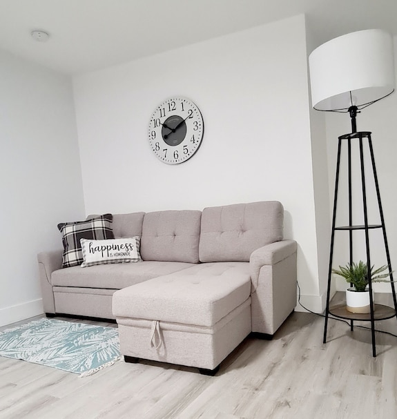 Spacious & Beautiful Home In Gulfport/st.pete Featuring 4 King Bedrooms & 3 Bath - St. Petersburg, FL