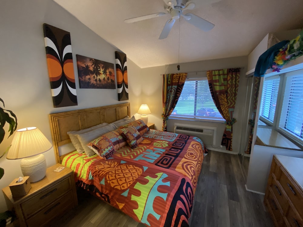 Freaky Tiki! 1br/1ba Retro Florida Styled Condo At Paradise Lakes - Land O' Lakes, FL