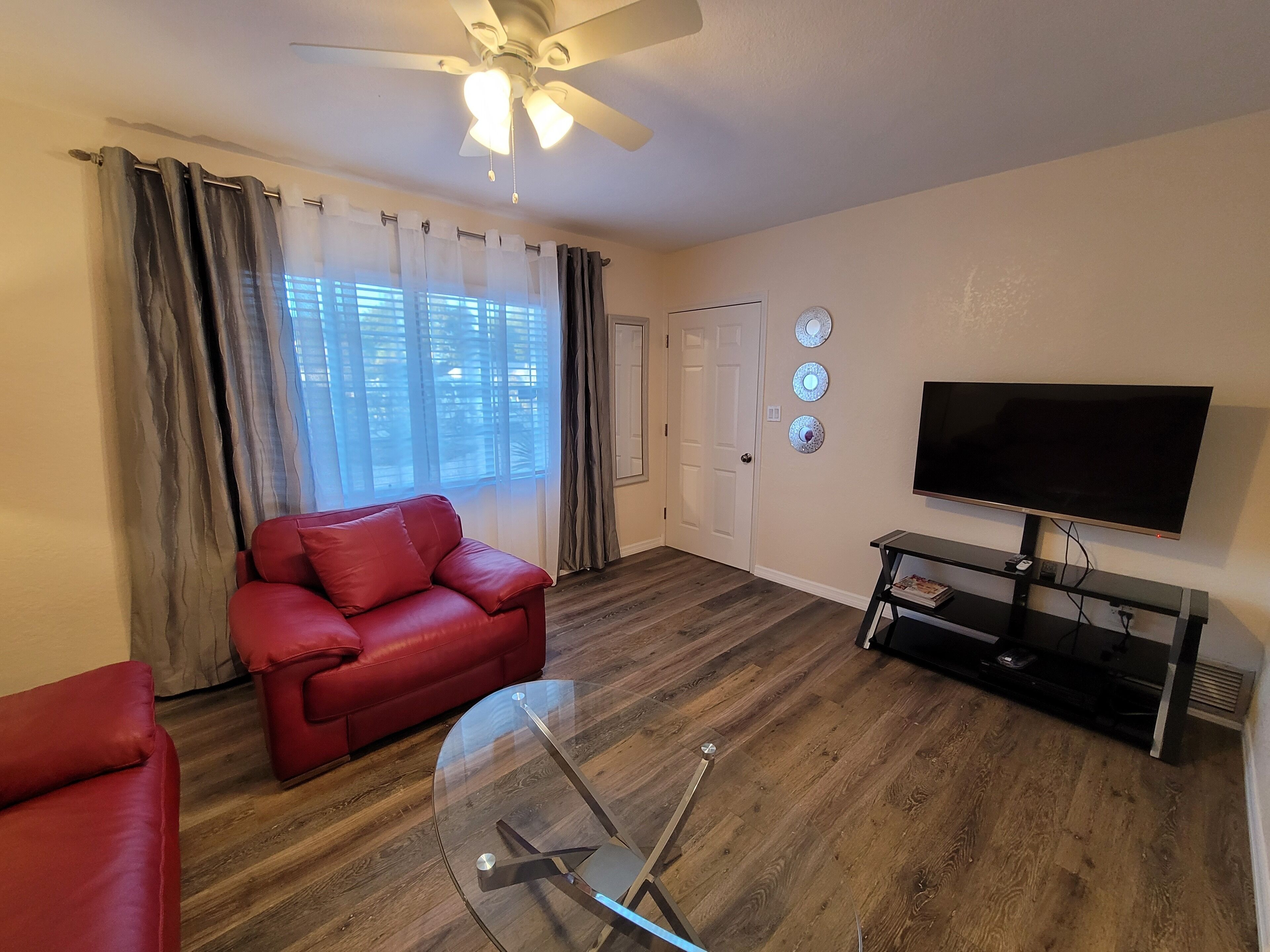 Newly Renovated Cozy And Modern 2 Bed. Appartment - Sarasota, FL