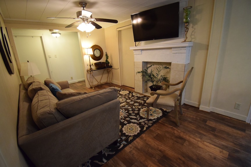 Serenity House: 4 Or 5 Bedrooms, Large Patio, Parking For Work Vehicles. - Greenwood, SC